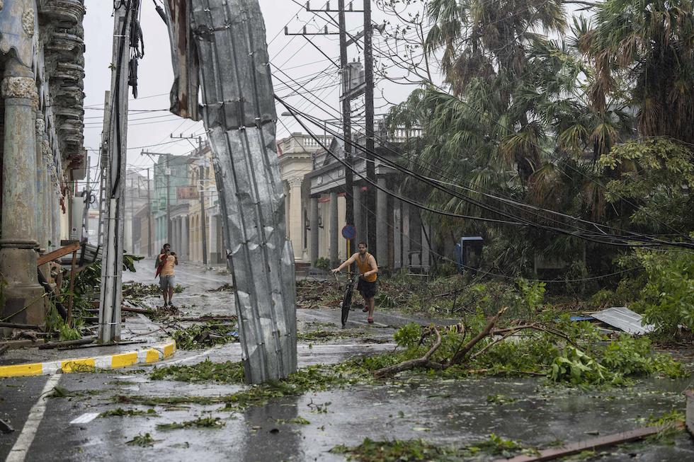 Il blackout totale a Cuba a causa dell'uragano Ian - Il Post