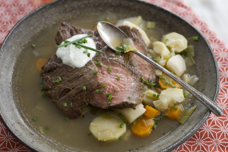 Ci sono brodi che non finiscono mai e vengono cotti per anni - Il Post