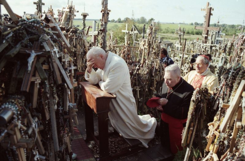 La collina in Lituania dove sono piantate decine di migliaia di croci ...