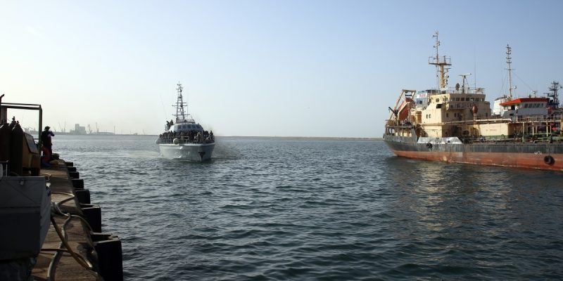 La guardia costiera libica ha sparato a un peschereccio italiano in ...