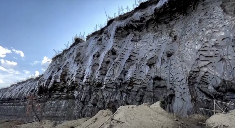 L’enorme cratere formato dallo scongelamento del permafrost in Siberia ...