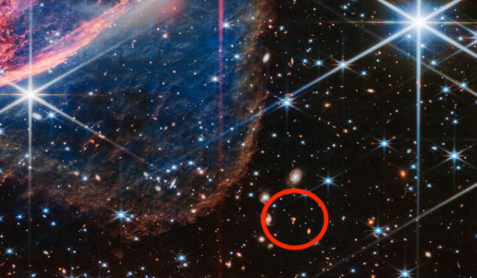 Hay un gran signo de interrogación en el espacio.