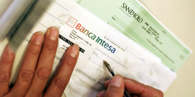 Che fine faranno gli assegni? - Il Post
