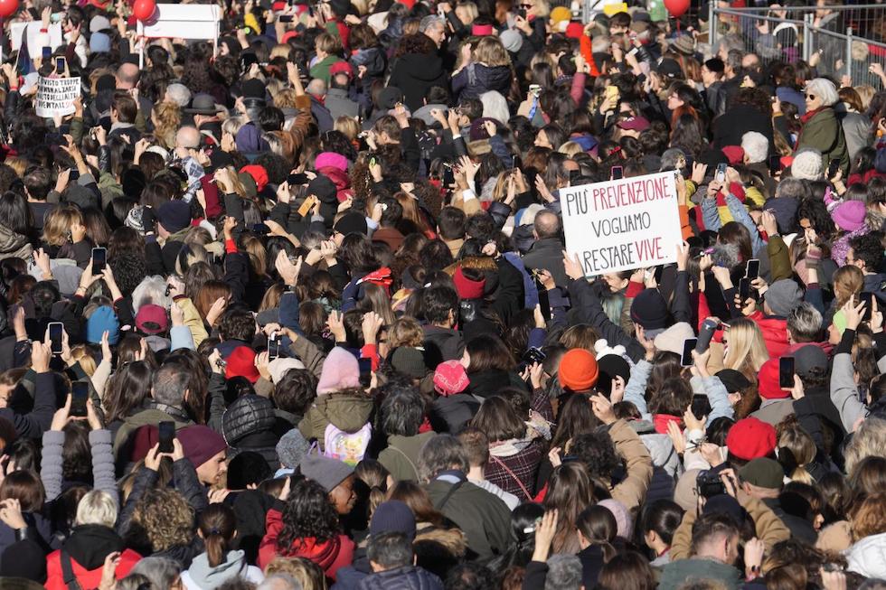 Le foto delle manifestazioni contro la violenza sulle donne in Italia - Il Post