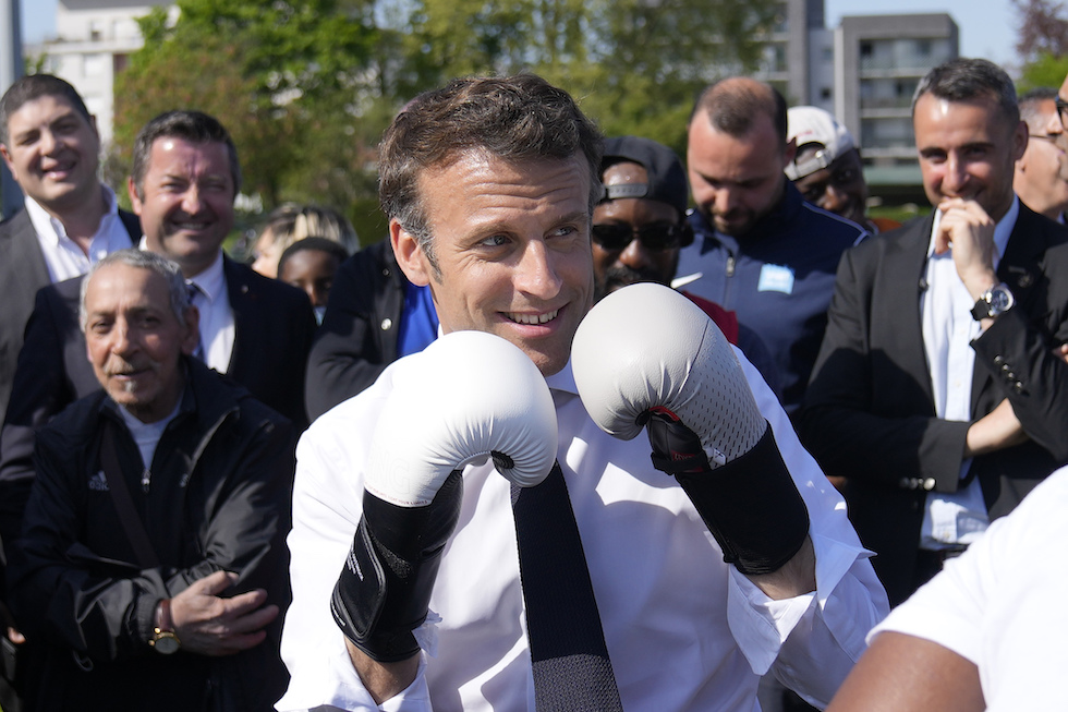 Le foto di Macron che fa boxe, parliamone - Il Post
