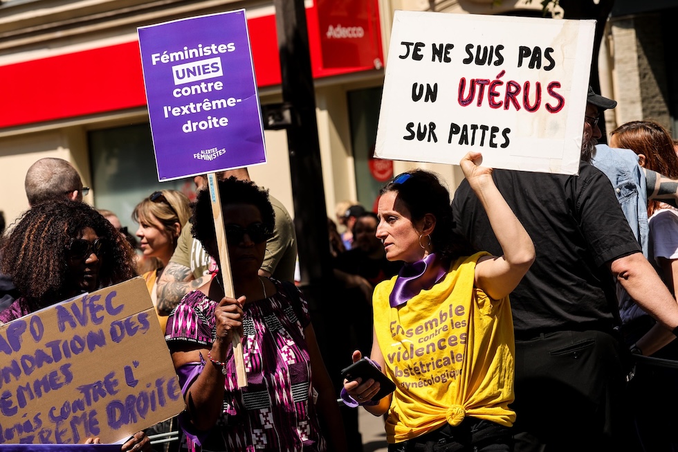 Le foto delle manifestazioni femministe contro l'estrema destra in ...