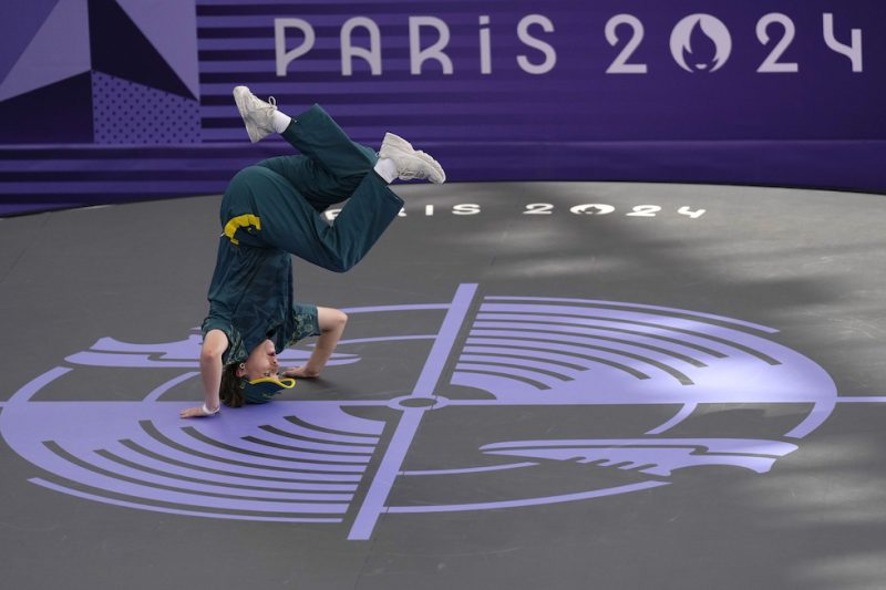 La break dancer Raygun è diventata un meme, e un caso